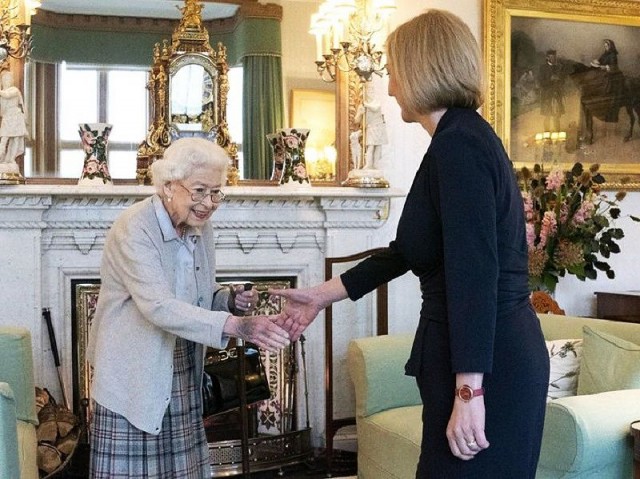 Liz Truss toma posse como primeira-ministra - Todo Dia